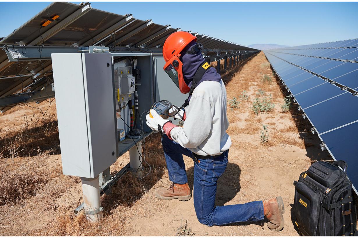 Fluke SMFT-1000 太阳能套件：多功能光伏测试仪 + I-V 曲线测试仪，带 TruTest™ 软件 | 福禄克